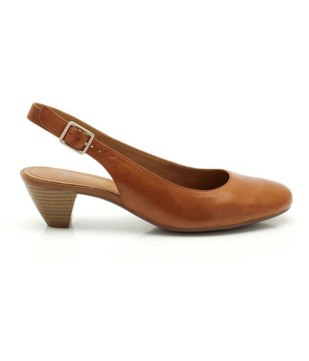 Clarks Exquisite Tan Kitten Heel Sandals Price In India Buy Clarks Exquisite Tan Kitten Heel